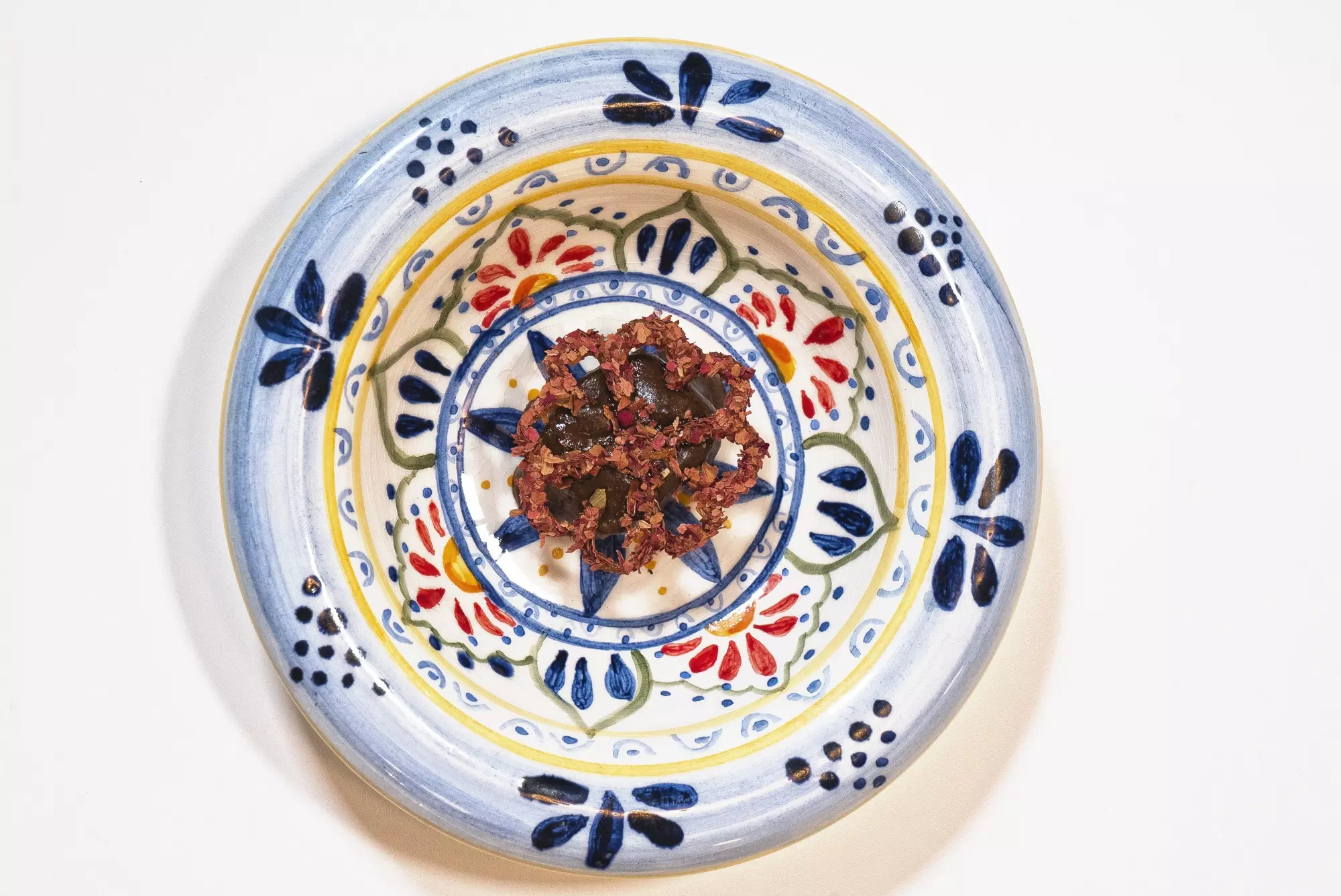 Rabo de toro con mole y flor manchega | GOYA Europa